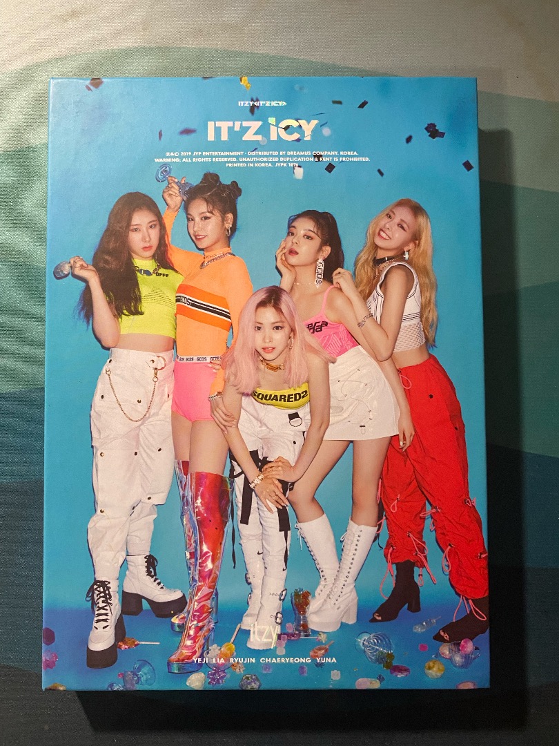ITZY It'z ICY, Hobbies & Toys, Memorabilia & Collectibles, K-Wave on ...