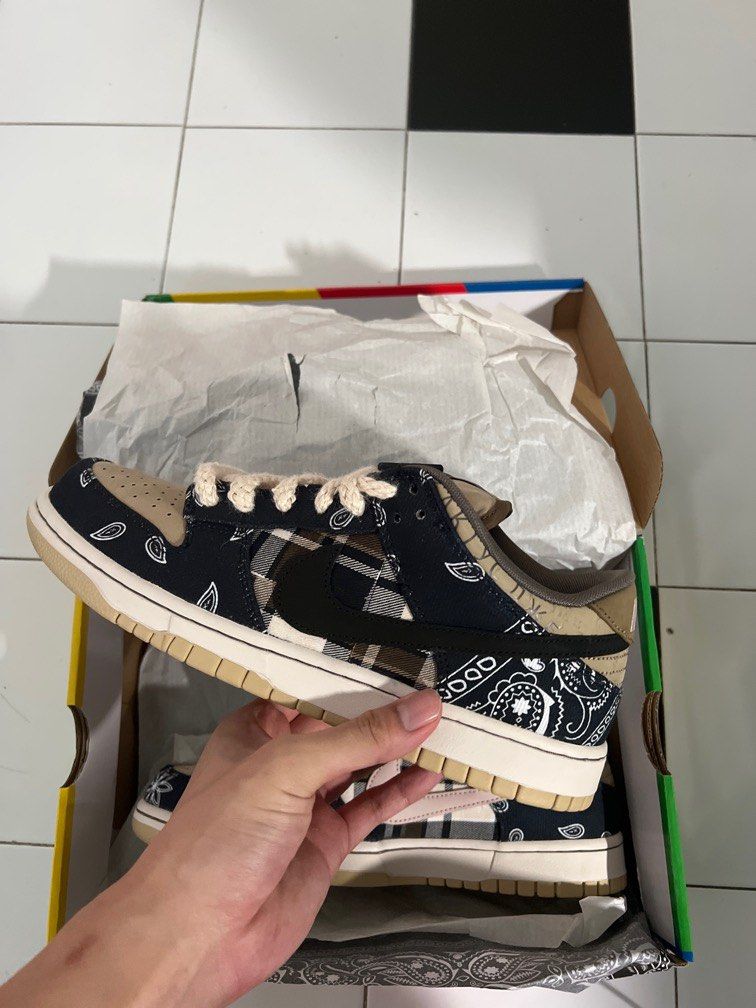 Nike Dunks x Travis Scott US 10, Men's Fashion, Footwear, Sneakers on ...