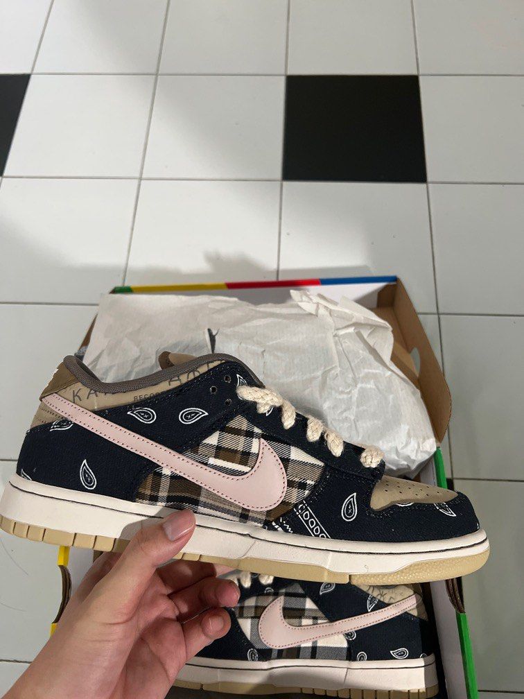 Nike Dunks x Travis Scott US 10, Men's Fashion, Footwear, Sneakers on ...