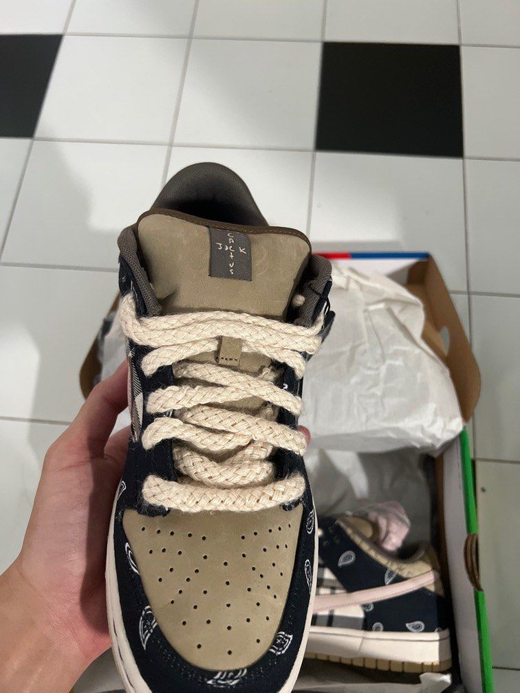 Nike Dunks x Travis Scott US 10, Men's Fashion, Footwear, Sneakers on ...
