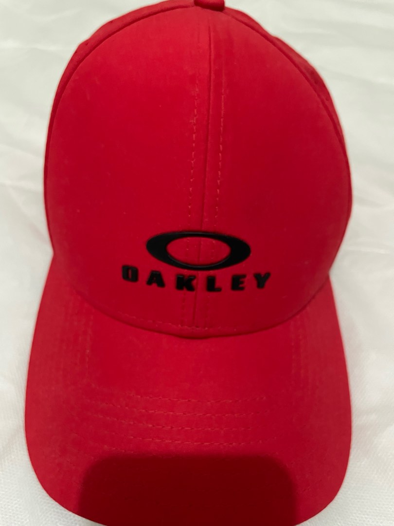 Oakley Cap, Men's Fashion, Watches & Accessories, Caps & Hats on Carousell