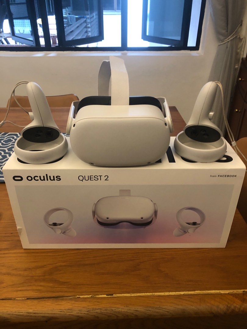 Oculus Quest 2 128gb Comes with carrying case (worth $100) and original ...
