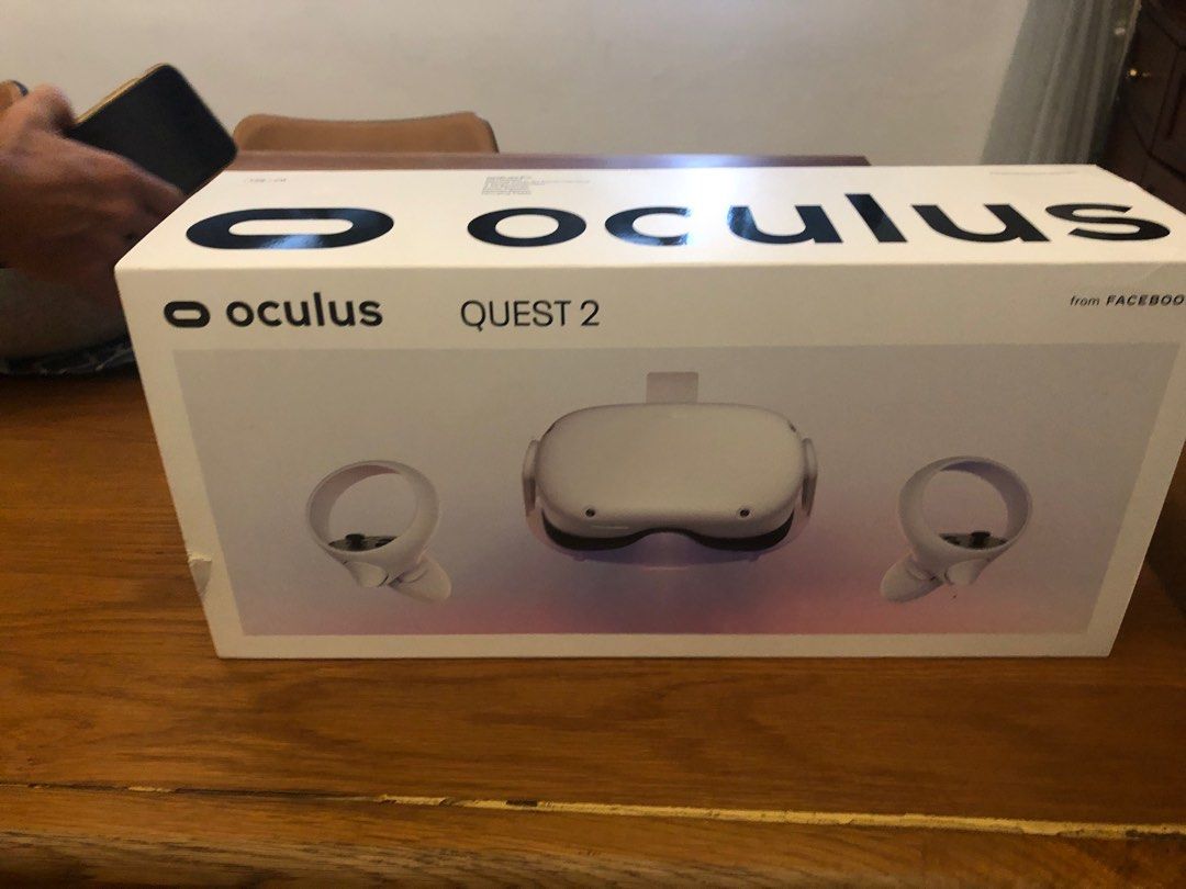 Oculus Quest 2 128gb Comes with carrying case (worth $100) and original ...