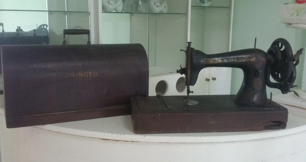 Old Singer Sewing Machine, Furniture & Home Living, Furniture, Other ...