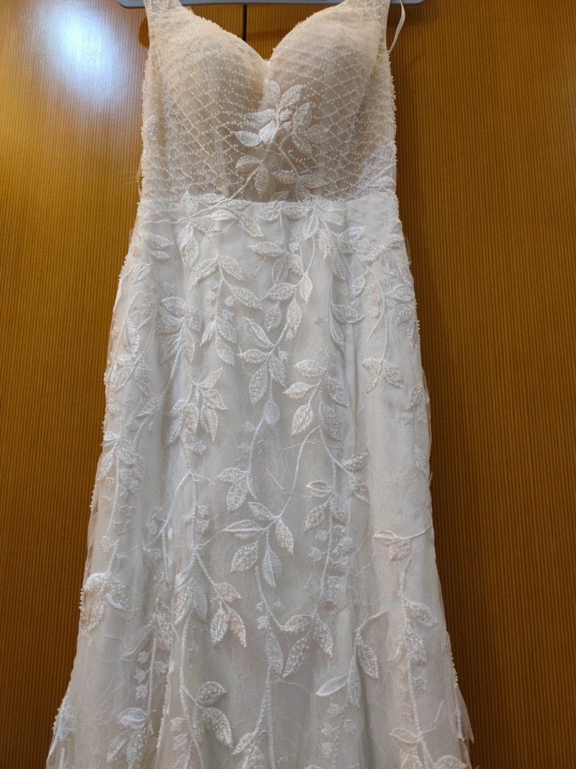 Premium quality lace tails gown, Women's Fashion, Dresses & Sets ...