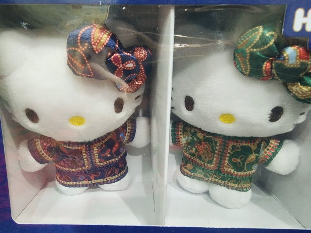 SIA SQ Hello Kitty Plush set, Hobbies & Toys, Memorabilia ...