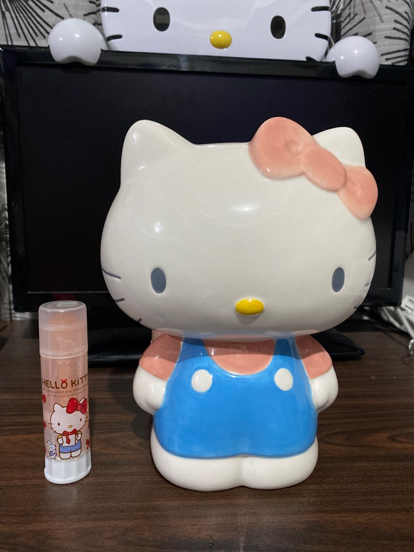 VIVITIX X HELLO KITTY FLOWER VASE, Furniture & Home Living, Home Decor ...