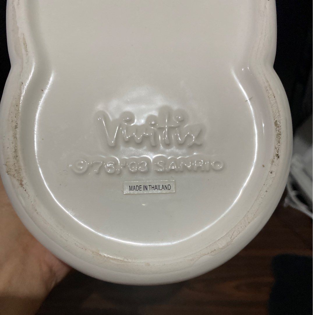 VIVITIX X HELLO KITTY FLOWER VASE, Furniture & Home Living, Home Decor ...