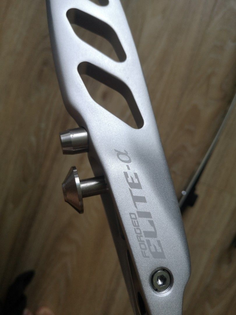 WNS Forged Elite Recurve Riser 25in RH, Sports Equipment, Other Sports ...