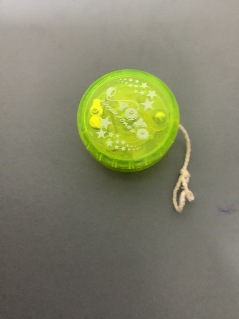 Yellow Yoyo, Hobbies & Toys, Toys & Games on Carousell