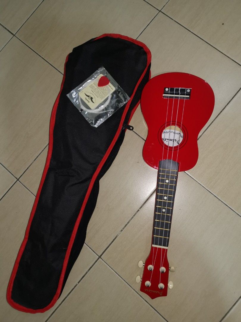 Yukelele, Hobbies & Toys, Music & Media, Musical Instruments on Carousell