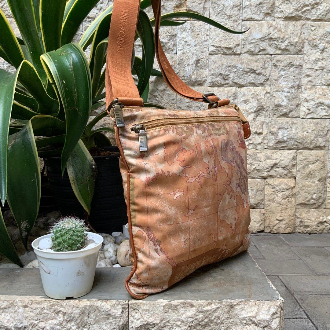 ALVIERO MARTINI 1A CLASSE GEO MAP TILASE PETA SLING BAG, Fesyen Pria ...