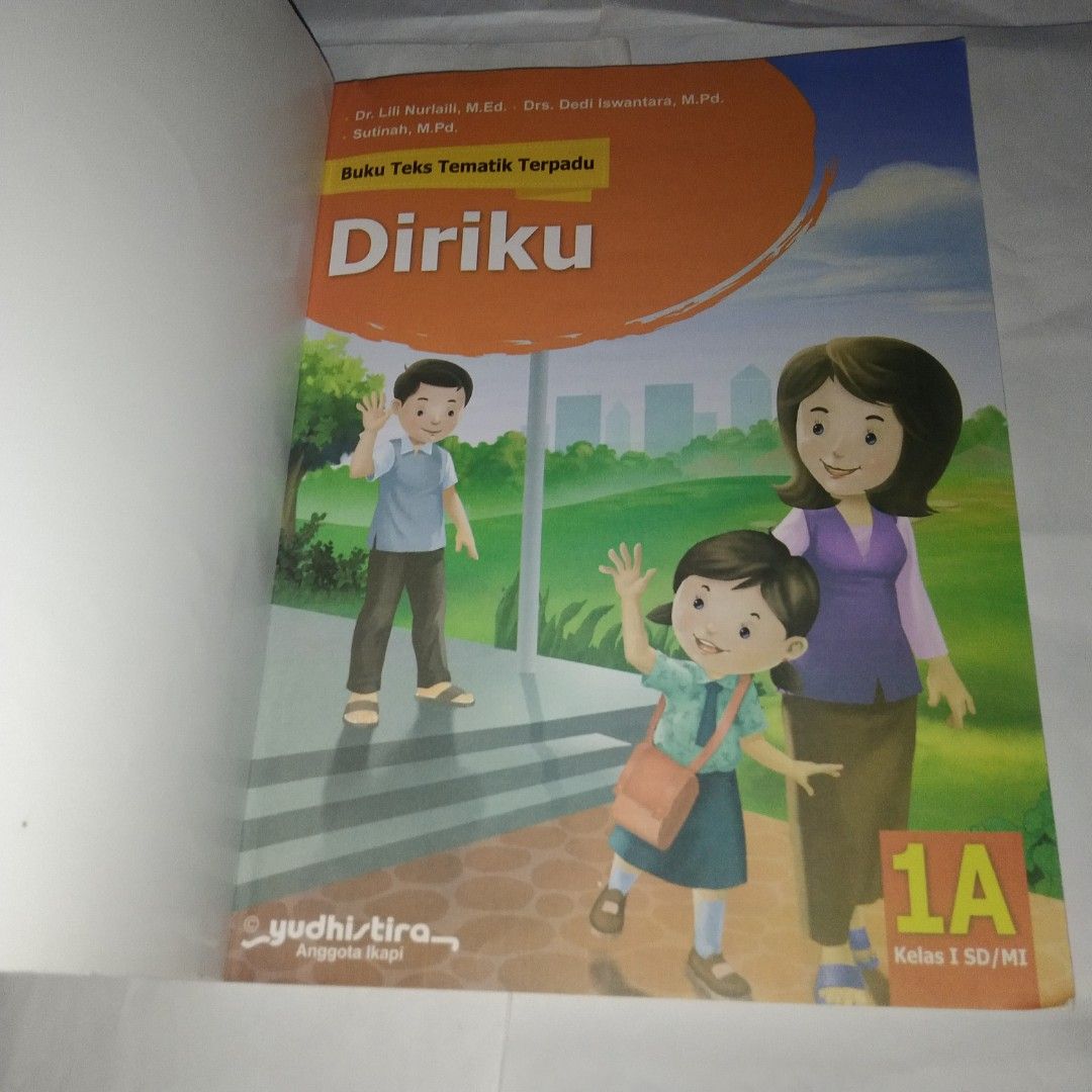 Buku Teks Tematik Terpadu DIRIKU Kelas 1A SD/MI (Dr. Lili Nurlaili, M ...