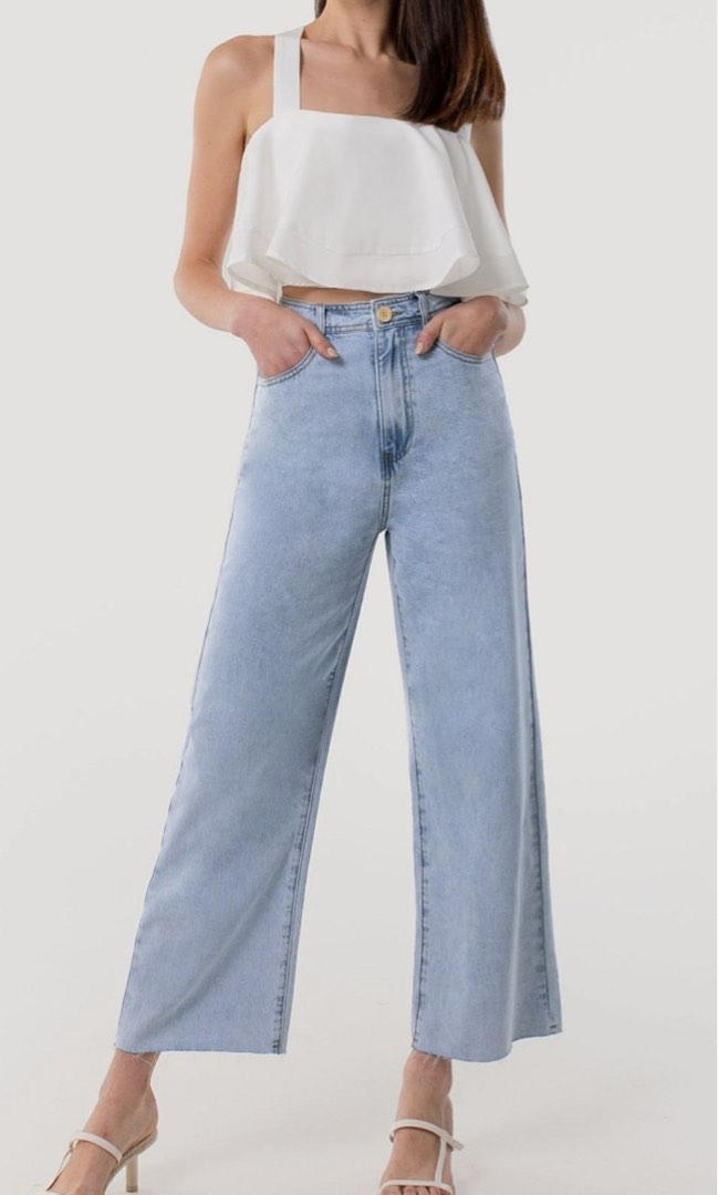 Darlia Cross Back Flare Top ( White ), Women's Fashion, Tops ...