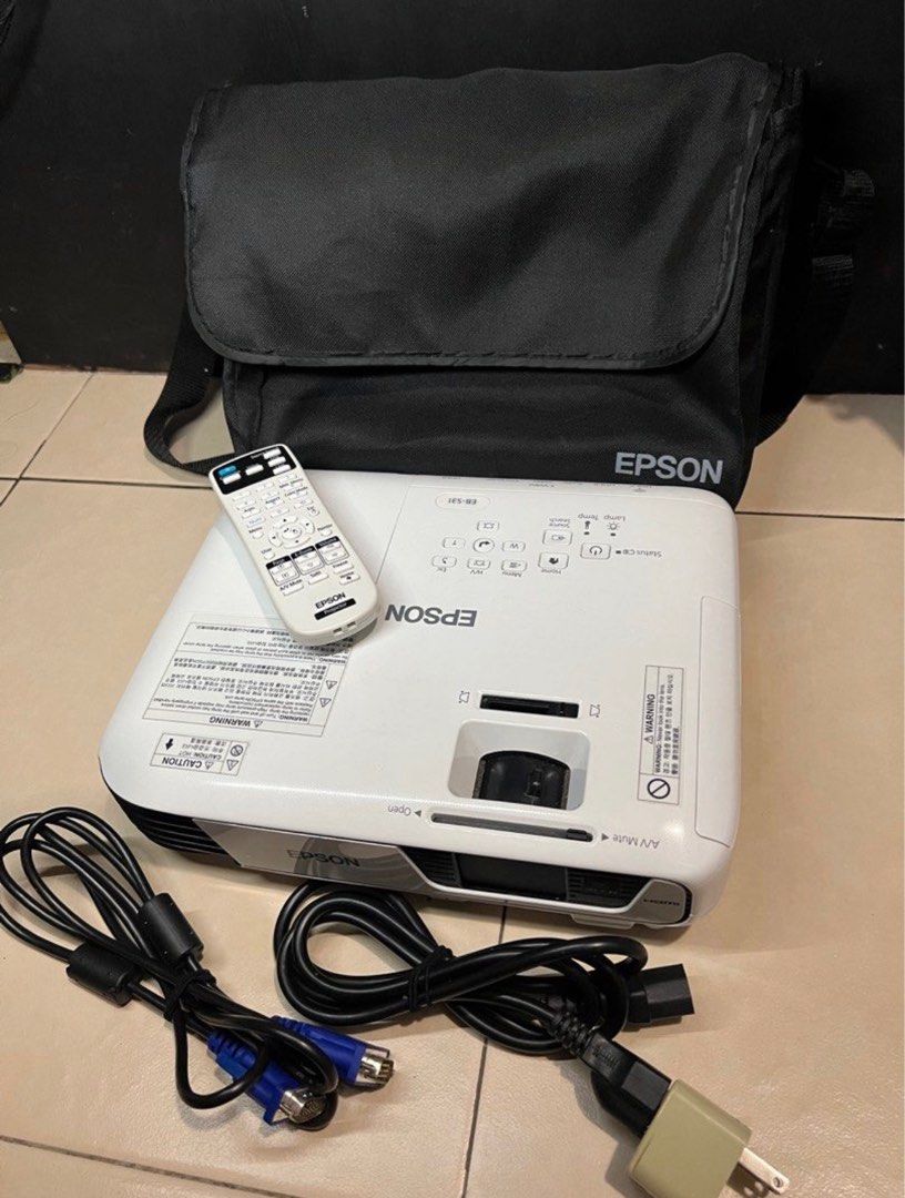 EPSON EB-S31 PROJECTOR, TV & Home Appliances, TV & Entertainment ...