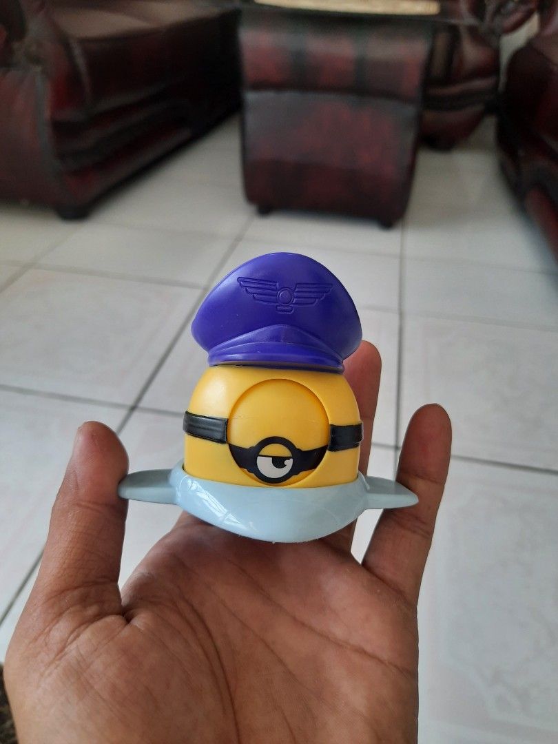 Happy meal pilot stuart (minions the rise of gru), Toys & Collectibles ...