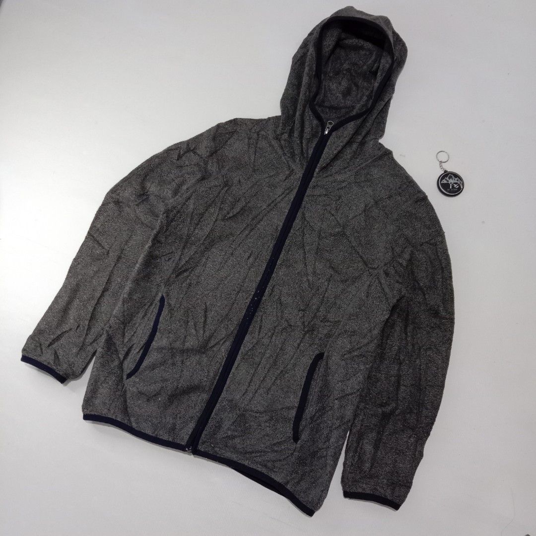 Jaket uniqlo second Original, Fesyen Pria, Pakaian , Atasan di Carousell