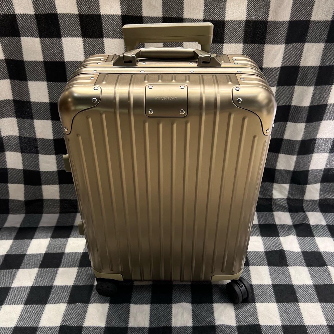 Koper rimowa cabin, Barang Mewah, Tas & Dompet di Carousell