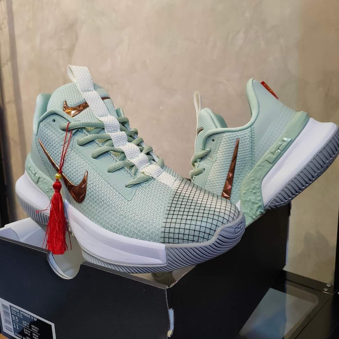 LEBRON 13 AMBASSADOR, Men's Fashion, Footwear, Sneakers on Carousell