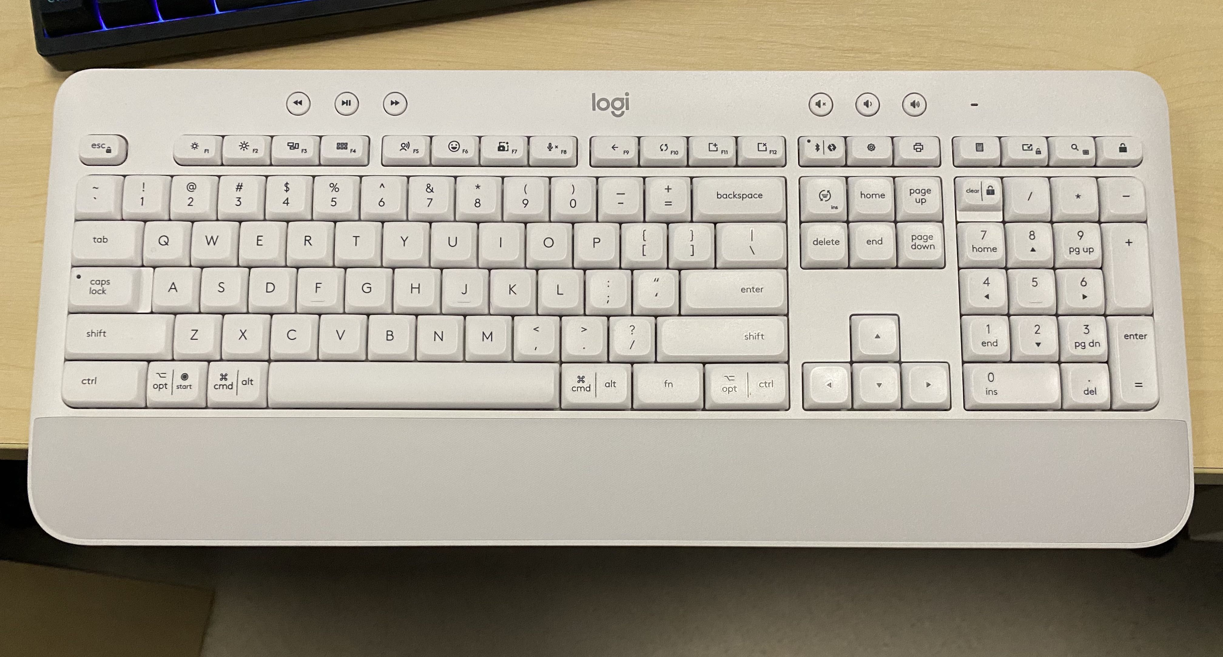 Logitech Signature K650 wireless Keyboard with Palm Rest & M650 Mouse ...