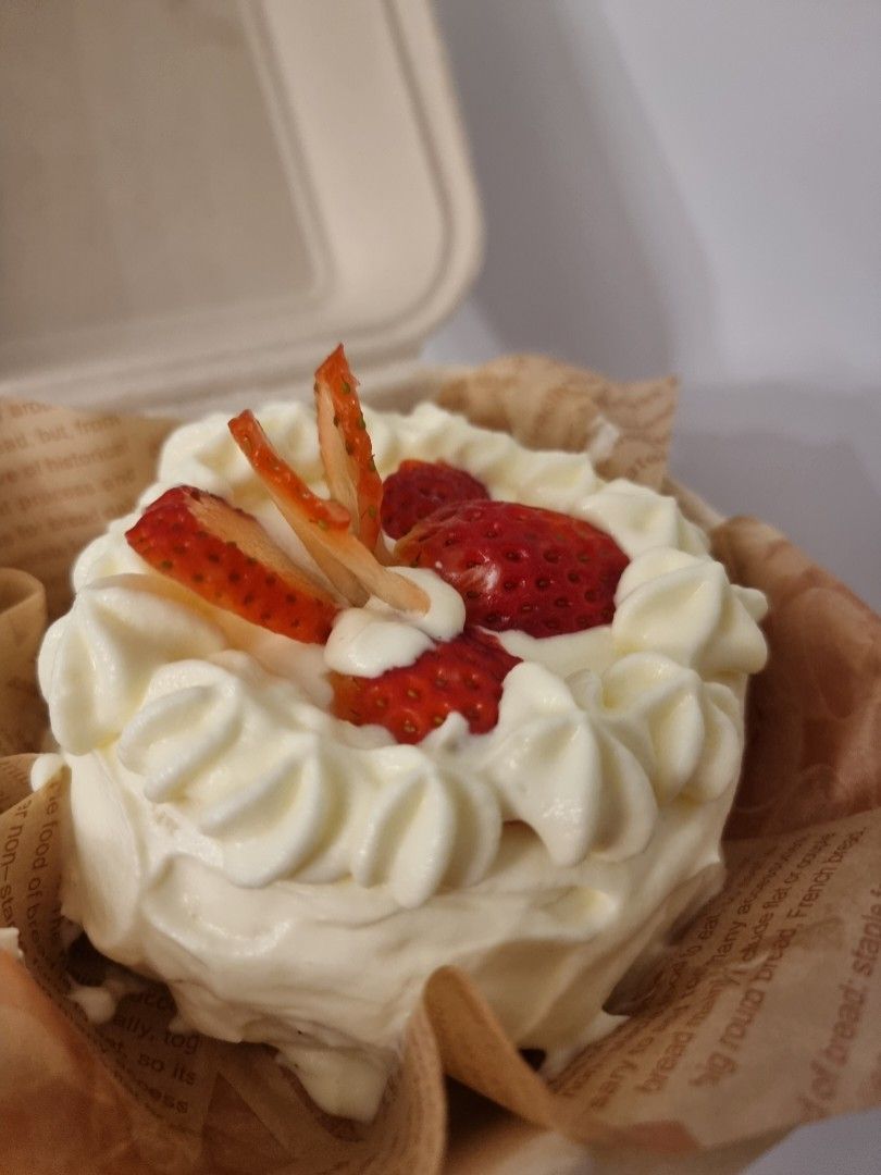 Mini strawberry shortcake, Food & Drinks, Homemade Bakes on Carousell