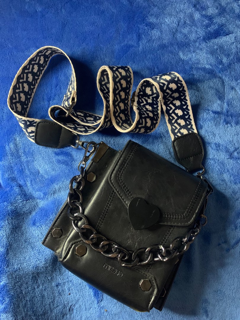 Mizzue 2 way bag, Women's Fashion, Bags & Wallets, Cross-body Bags on ...
