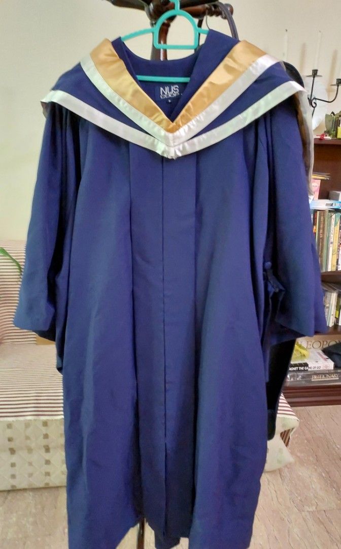 NUS graduation Gown -Bachelor of Engineering, Everything Else on Carousell