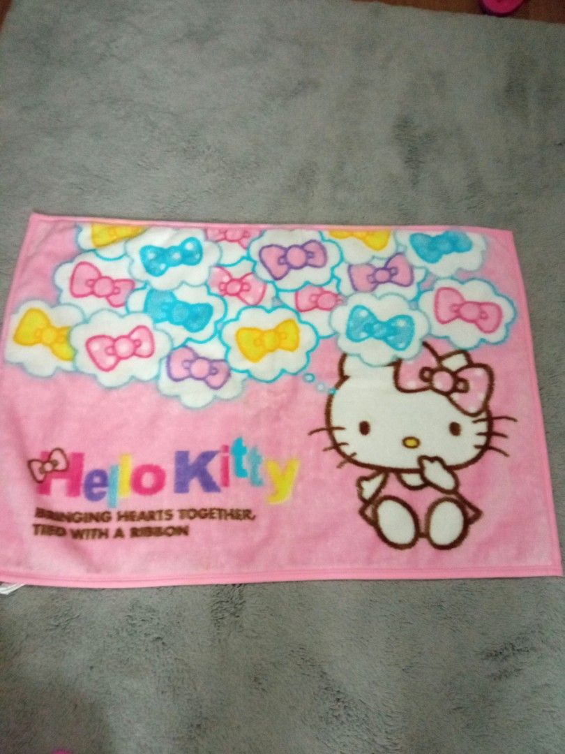 Sanrio Japan Hello Kitty Fluffy Blanket, Hobbies & Toys, Collectibles ...