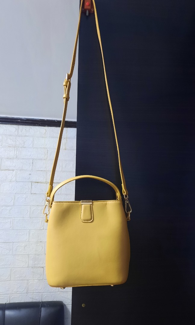 Seagloca, Women's Fashion, Bags & Wallets, Cross-body Bags on Carousell