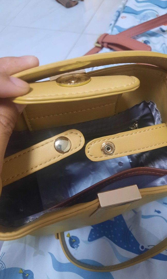 Seagloca, Women's Fashion, Bags & Wallets, Cross-body Bags on Carousell