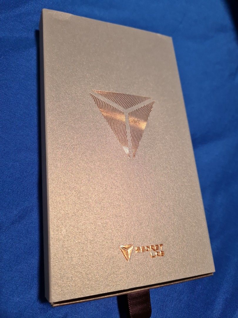 Secret lab limited edition golden angbao Packet, Hobbies & Toys ...