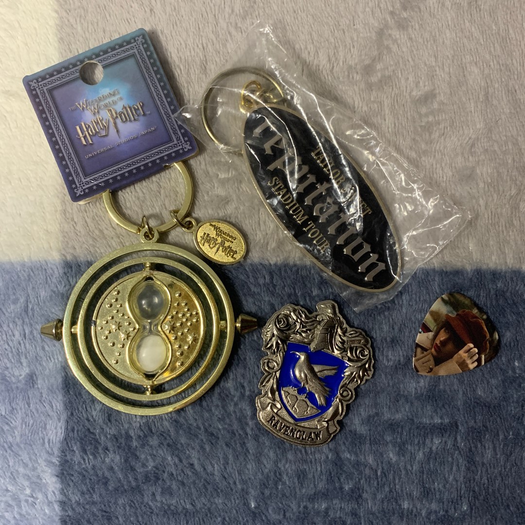 Taylor Swift Harry Potter Keychains, Hobbies & Toys, Memorabilia ...