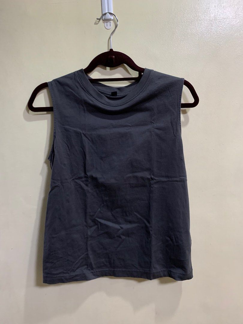 Uniqlo dark gray top, Women's Fashion, Tops, Blouses on Carousell