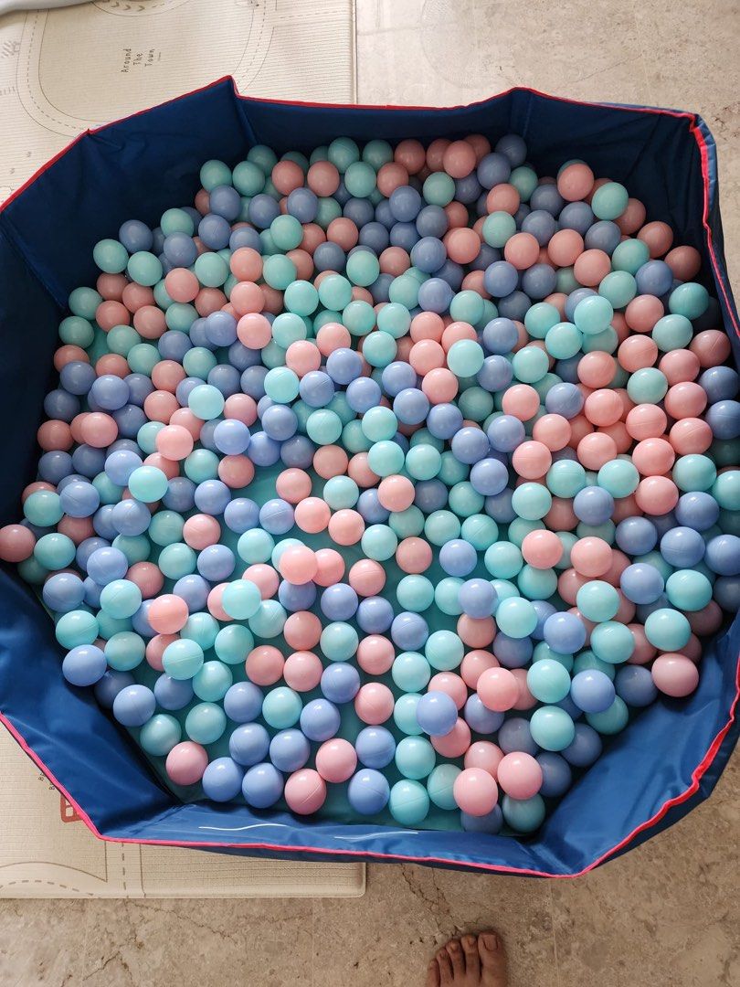 Ball pit with macaron balls, Babies & Kids, Infant Playtime on Carousell