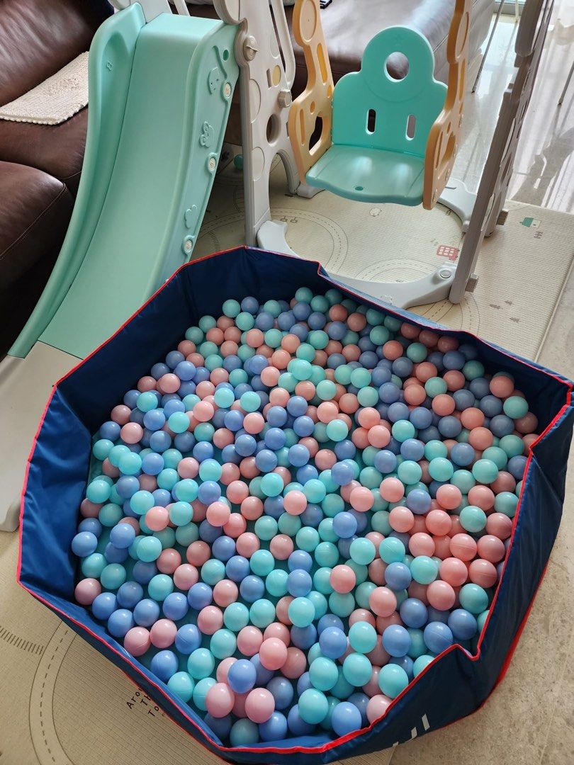 Ball pit with macaron balls, Babies & Kids, Infant Playtime on Carousell