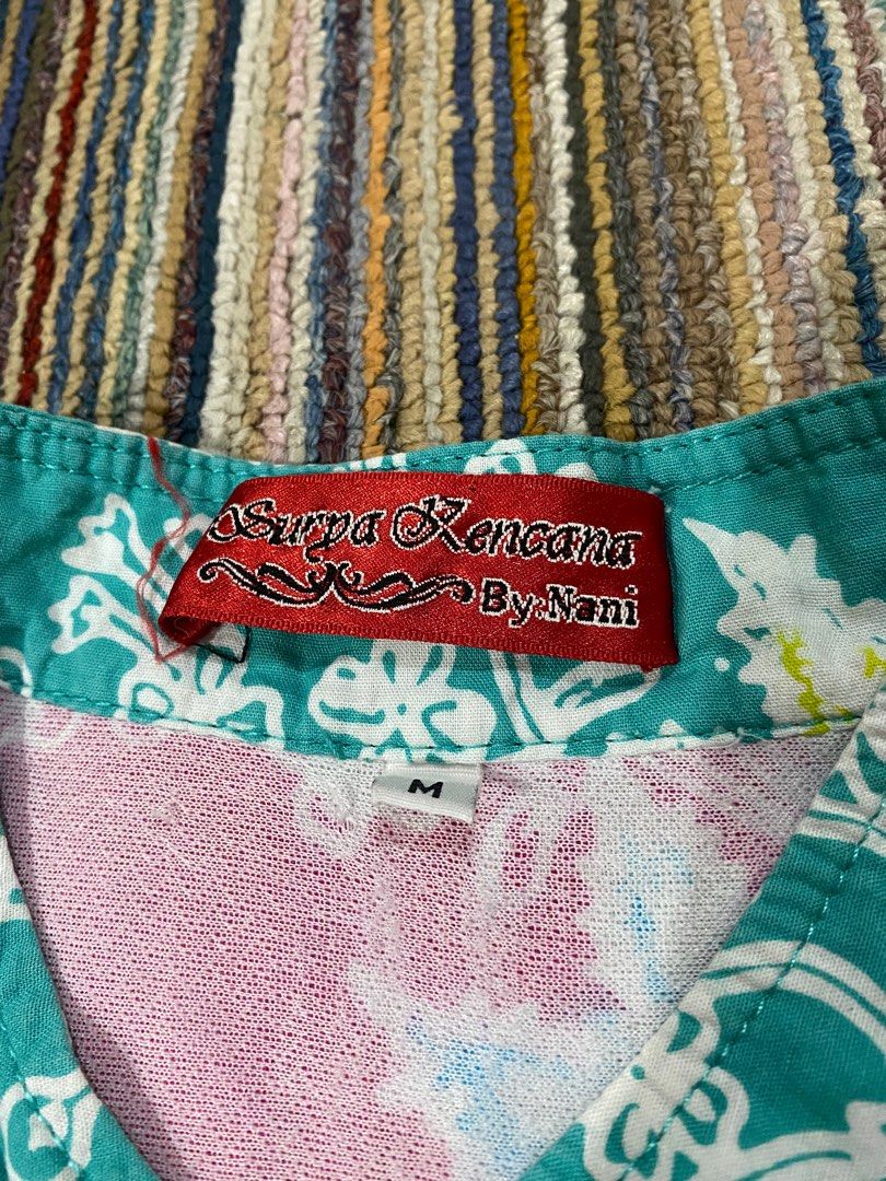 Batik Surya Kencana, Fesyen Wanita, Pakaian Wanita, Atasan di Carousell
