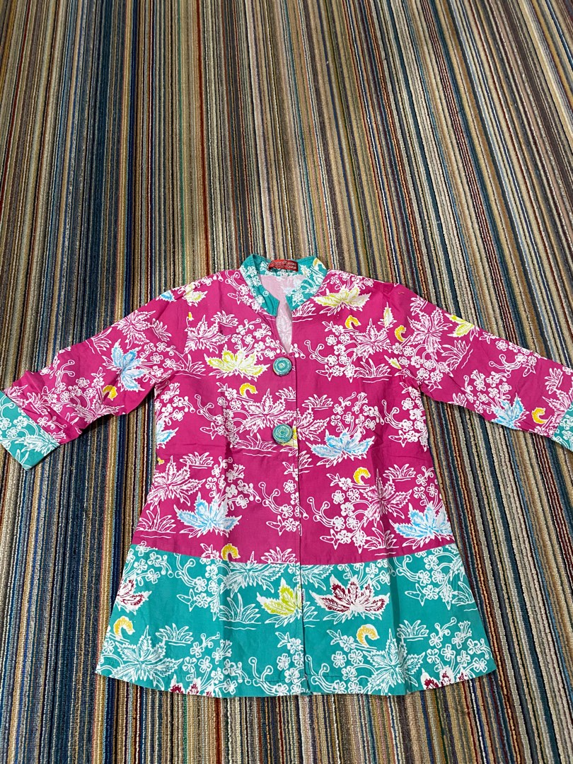 Batik Surya Kencana, Fesyen Wanita, Pakaian Wanita, Atasan di Carousell