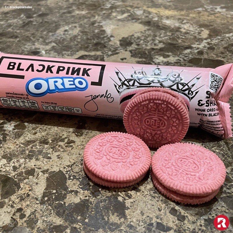 BLACKPINK OREO WITH PC PINK/BLUE/BLACK, Food & Drinks, Packaged ...