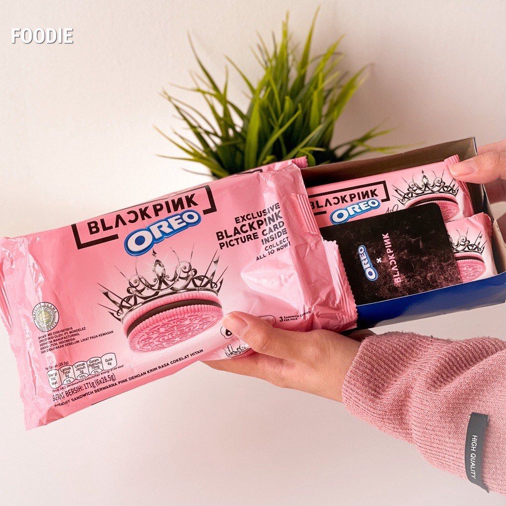 BLACKPINK OREO WITH PC PINK/BLUE/BLACK, Food & Drinks, Packaged ...