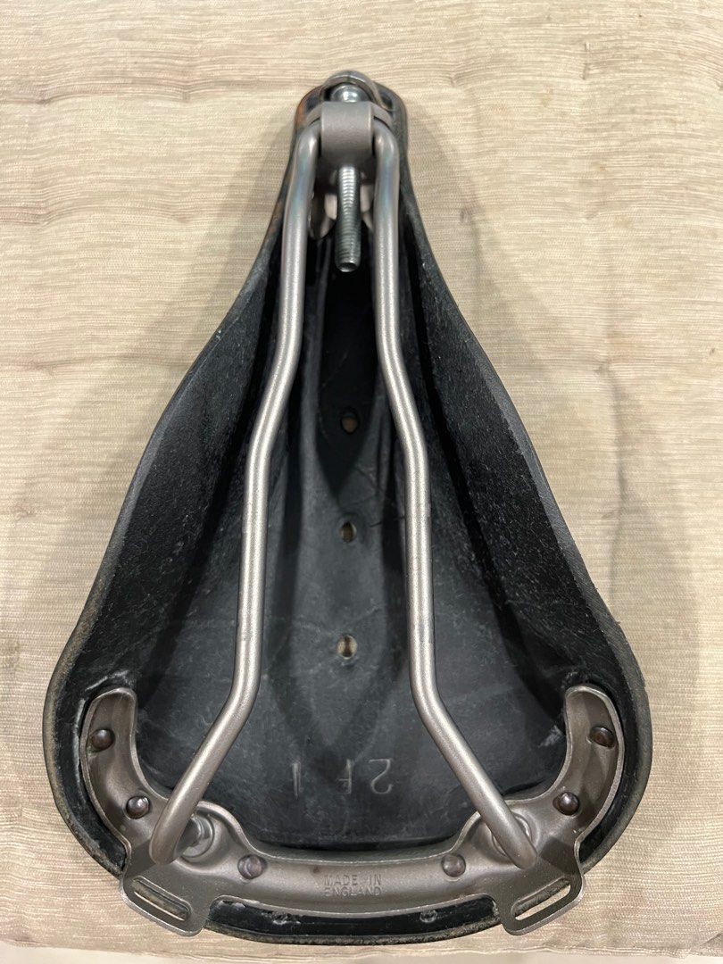 Brooks B17 Titanium Black Saddle, Sports Equipment, Bicycles & Parts ...