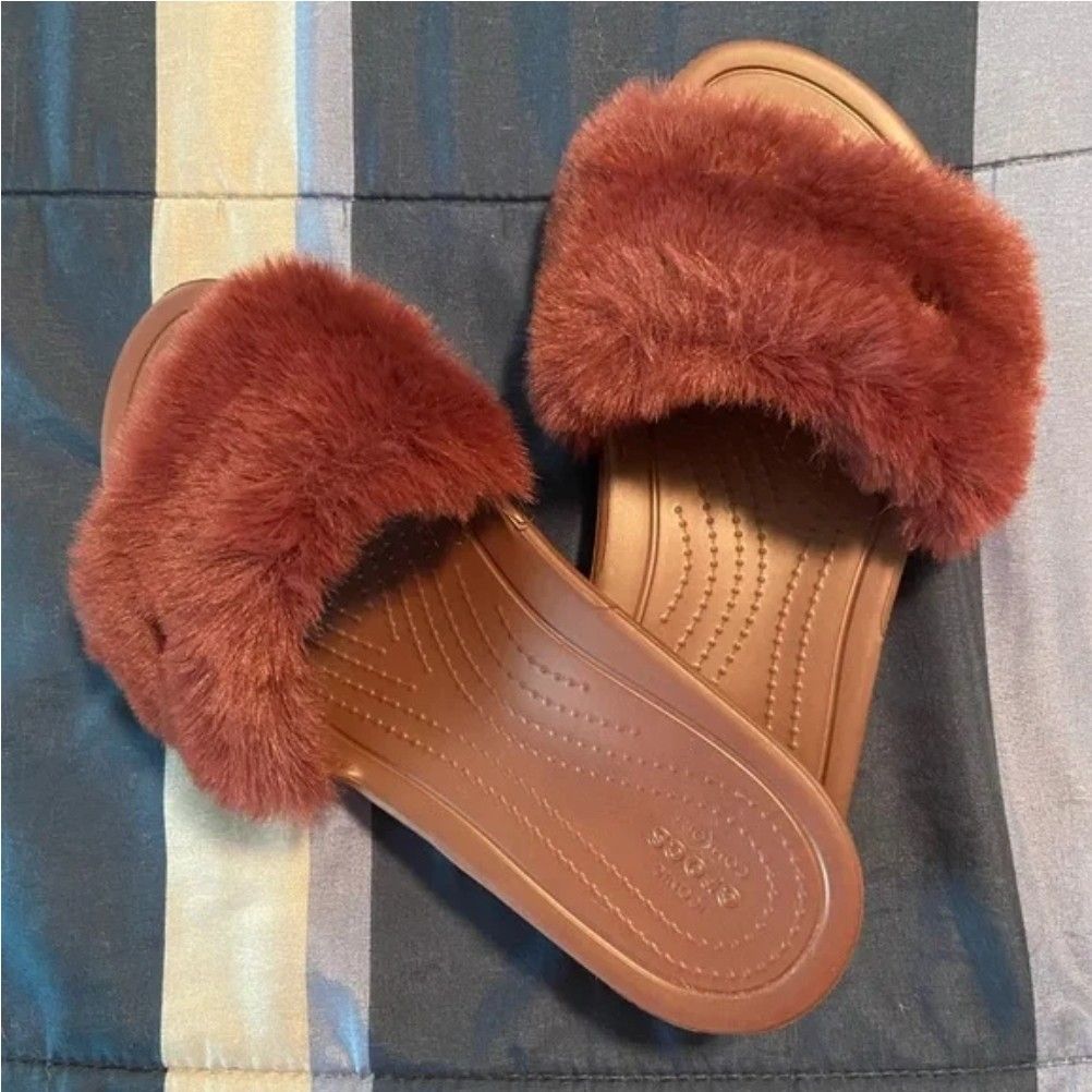 Crocs Sloane Luxe Slide Burgundy, Women's Fashion, Footwear, Slippers ...