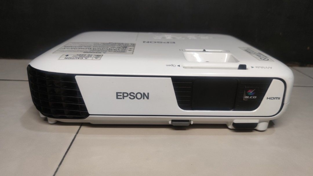 EPSON EB-S31 PROJECTOR, TV & Home Appliances, TV & Entertainment ...