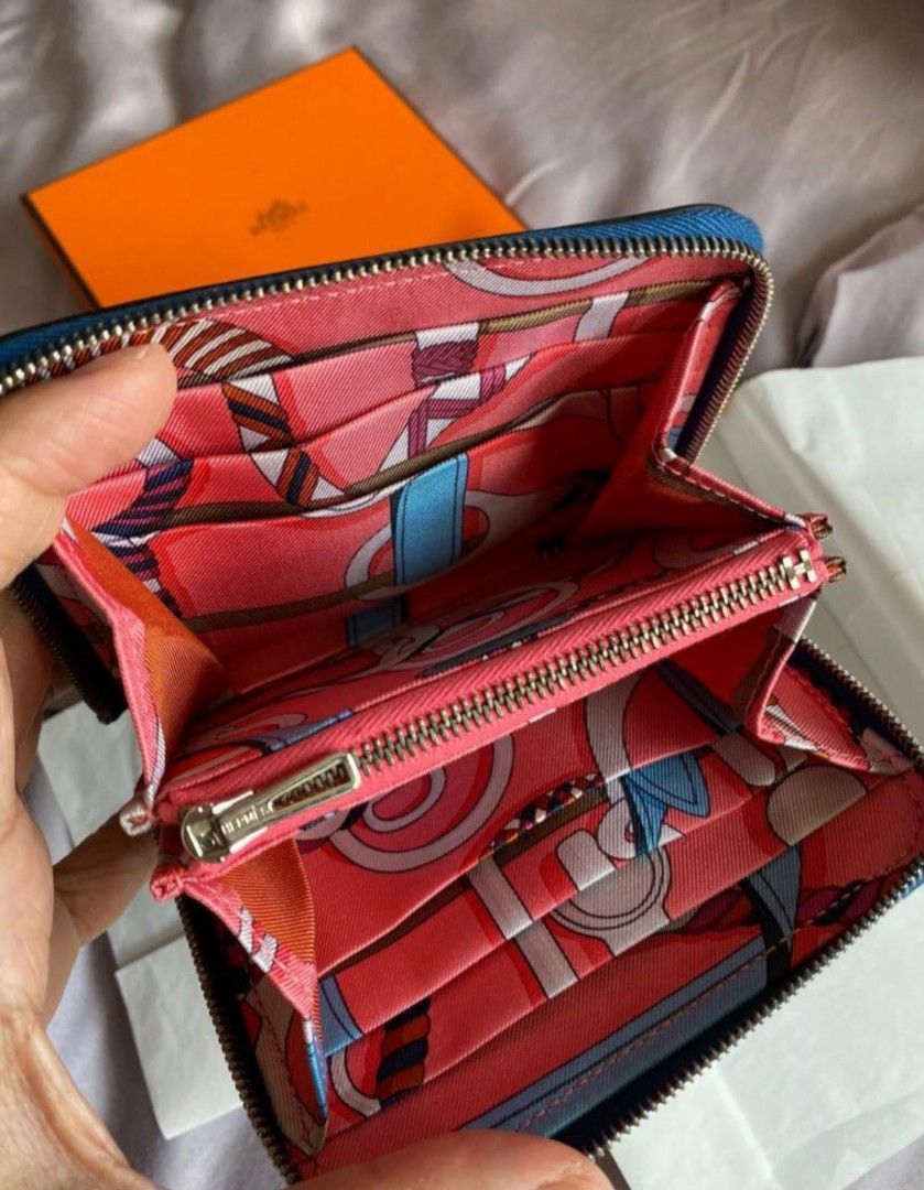 Hermes silk in compact wallet, Women's Fashion, Bags & Wallets, Purses ...