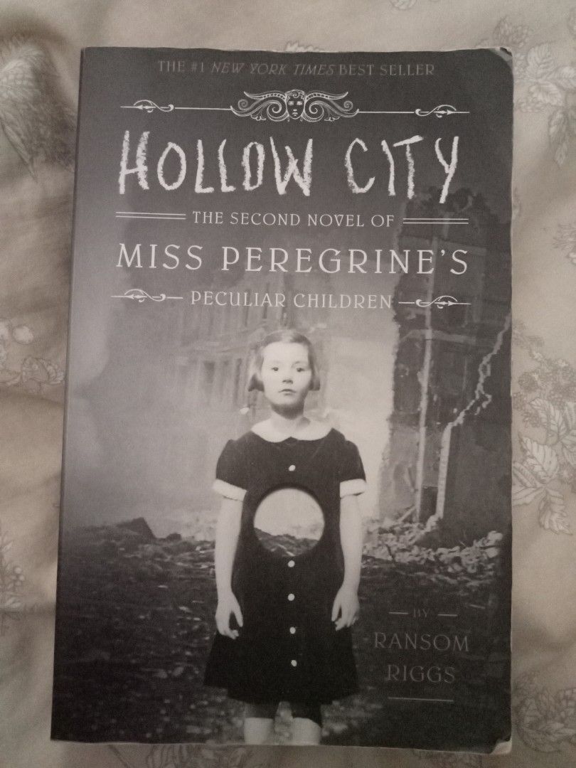 Hollow City by ransom riggs (2nd novel of Miss Peregrine's Peculiar ...
