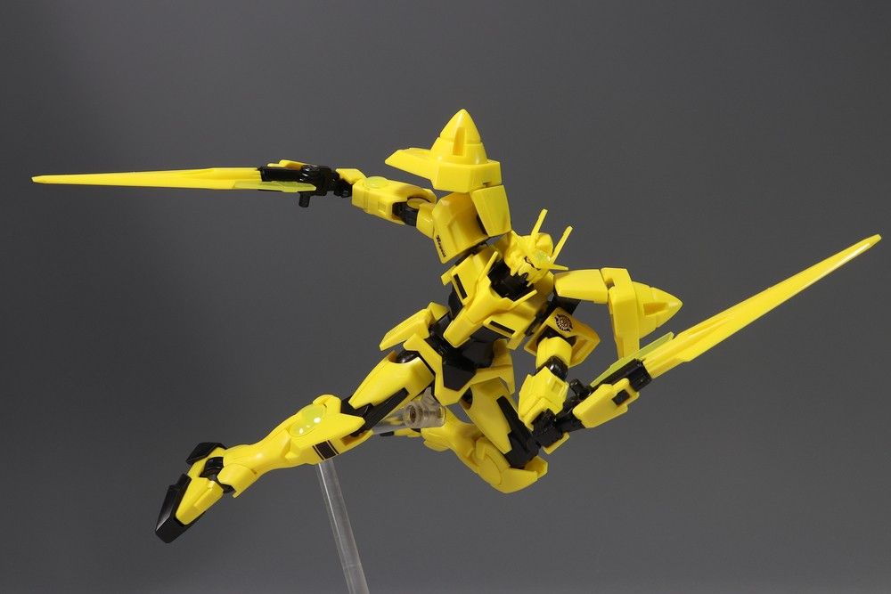 J league X Gundam Soccer HG Model kit 00 Gundam Kashiwa Reysol Yellow ...