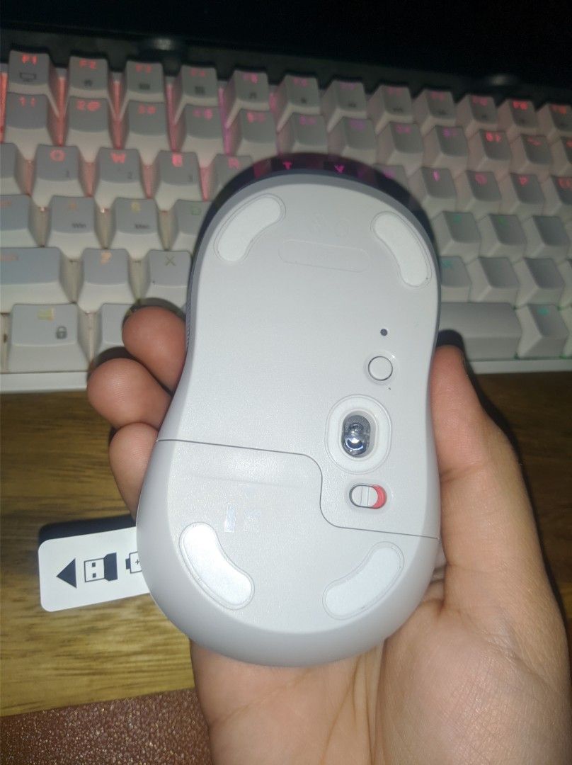 Logitech M650 Signature Wireless Mouse, Computers & Tech, Parts ...