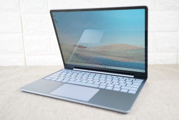 Microsoft Surface Laptop Go Thin light and Touch Screen Core i5, 電腦及科技產品, 桌上電腦或筆記型電腦在旋轉拍賣