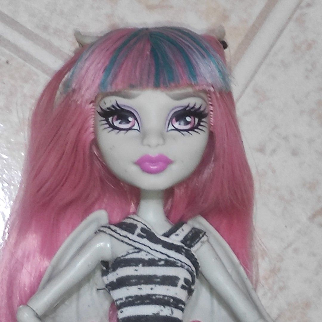 Monster High Basic Rochelle Goyle Doll, Hobbies & Toys, Toys & Games on Carousell
