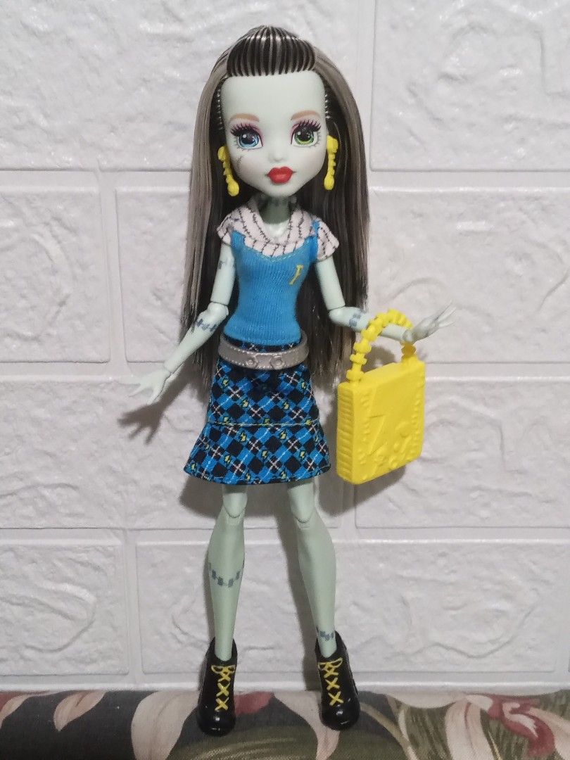 monster high g2 signature frankie stein doll, Hobbies & Toys, Toys ...