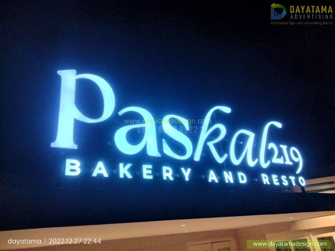 Neon Sign Huruf Timbul Akrilik Cover Plat Galvanis, Desain & Kerajinan ...